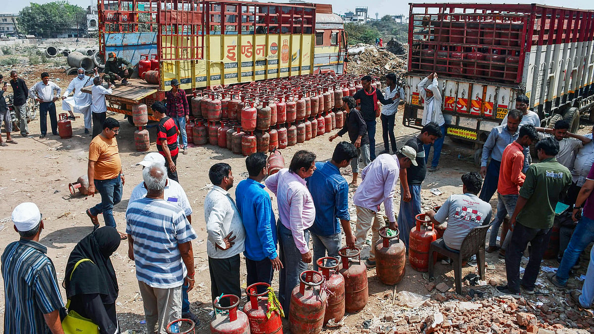Surat's LPG Crisis: Geopolitical Tensions Force Migrant Workers to ...