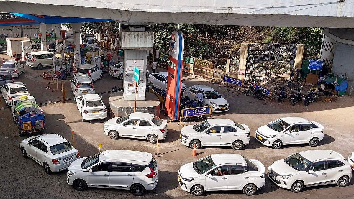 CNG Price Hike in Mumbai: Cab Drivers Protest Falling Earnings as Fuel ...
