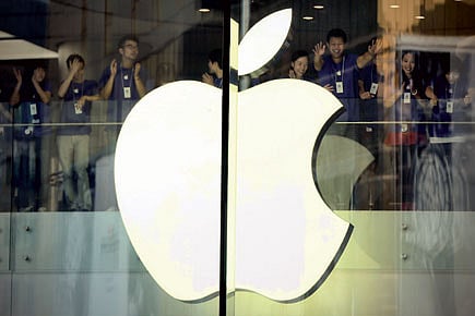 Apple’s Cheaper, Lighter Vision Pro Successor Delayed to 2028–2029 as ...