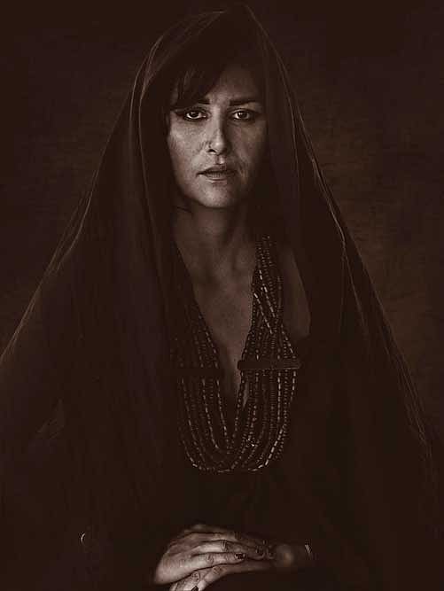 The Paradoxical Artist