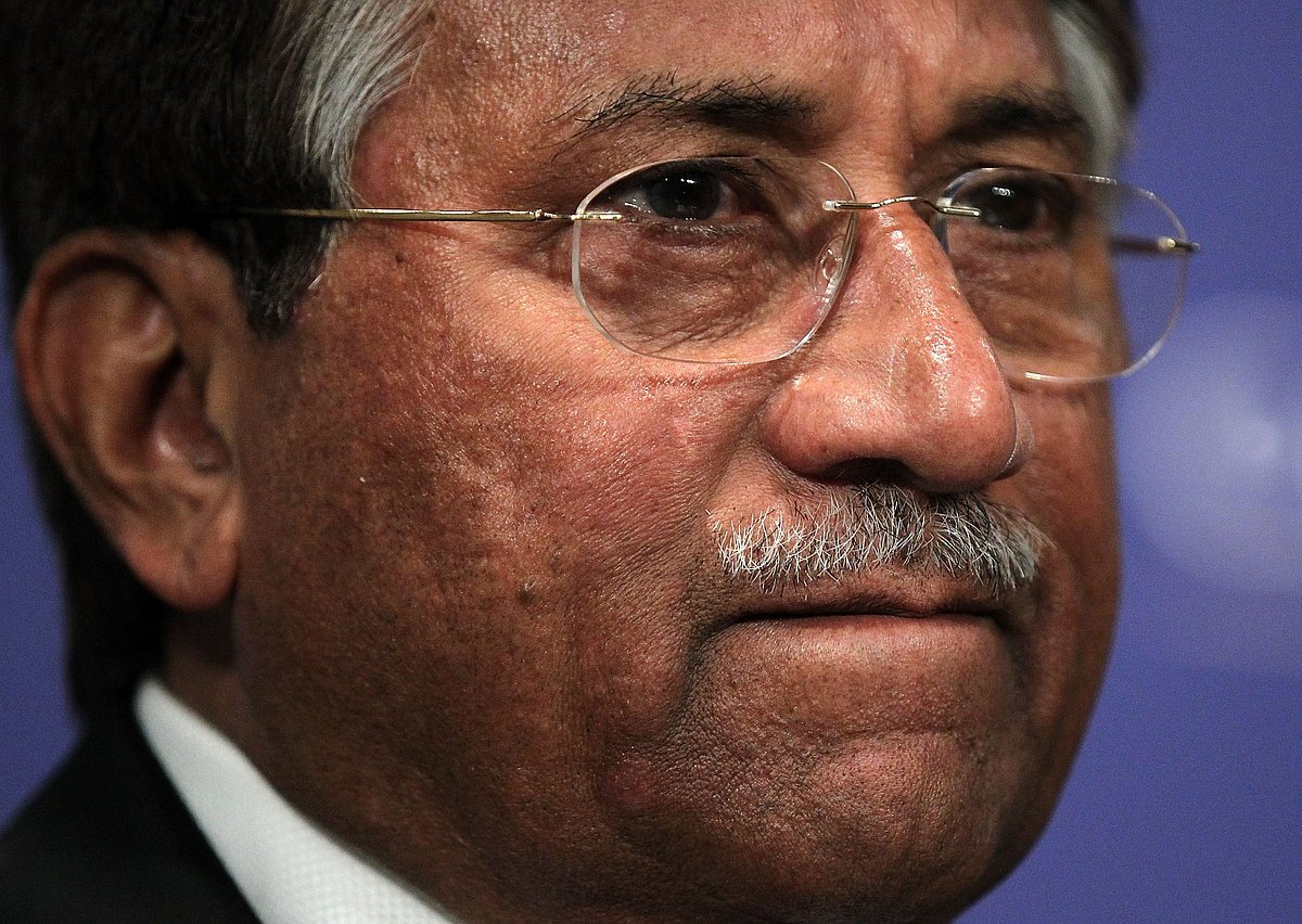 ‘Musharraf’s Undoing: Playing Politics While Maintaining his Military ...